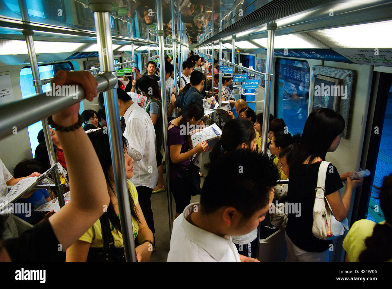 Shanghai - commuters in the subway Stock Photo - Alamy