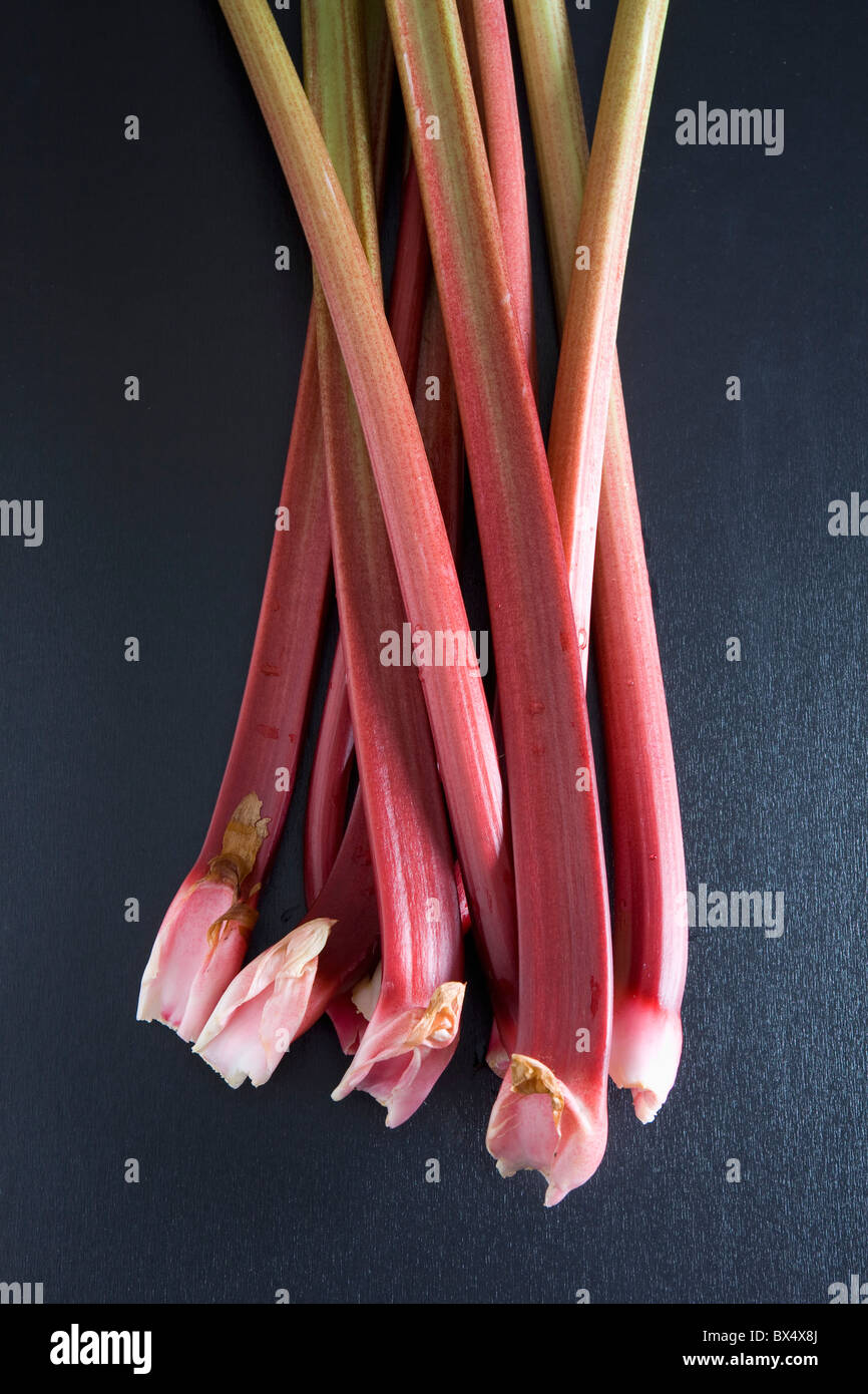 Plant rhubarb hi-res stock photography and images - Alamy