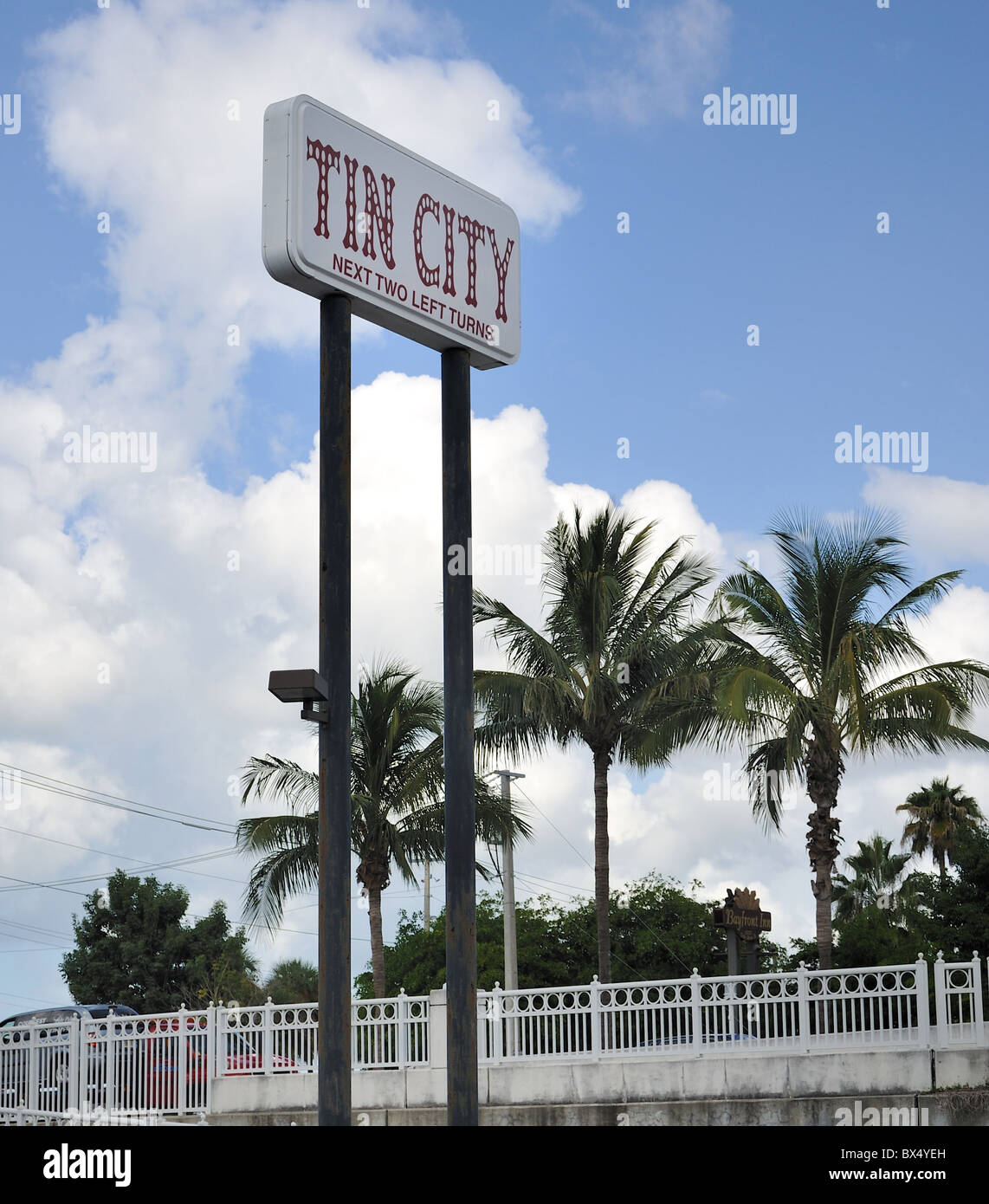 City sign hi-res stock photography and images - Alamy