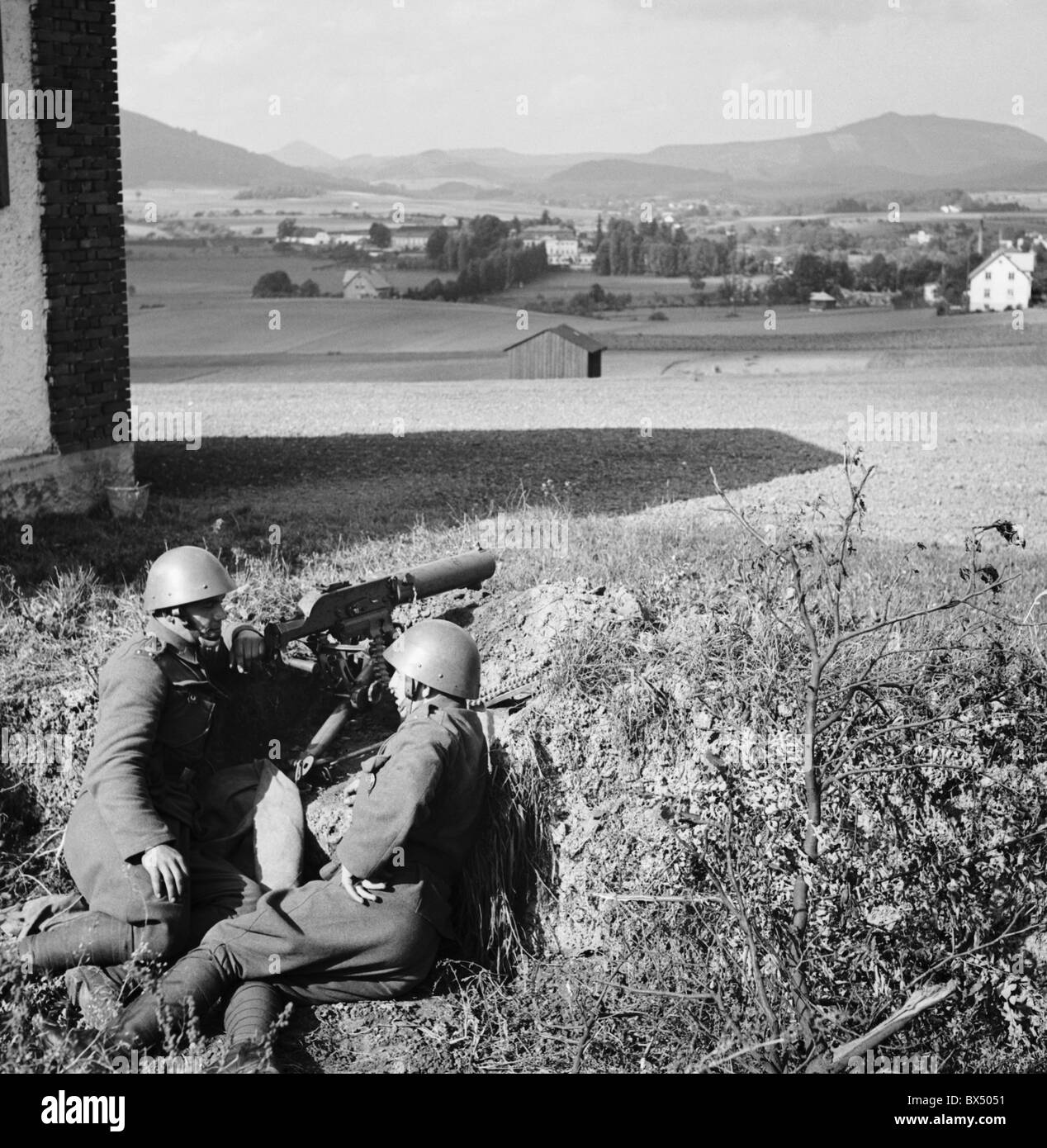 Czechoslovak army patrols the newly annexed border area between Germany ...