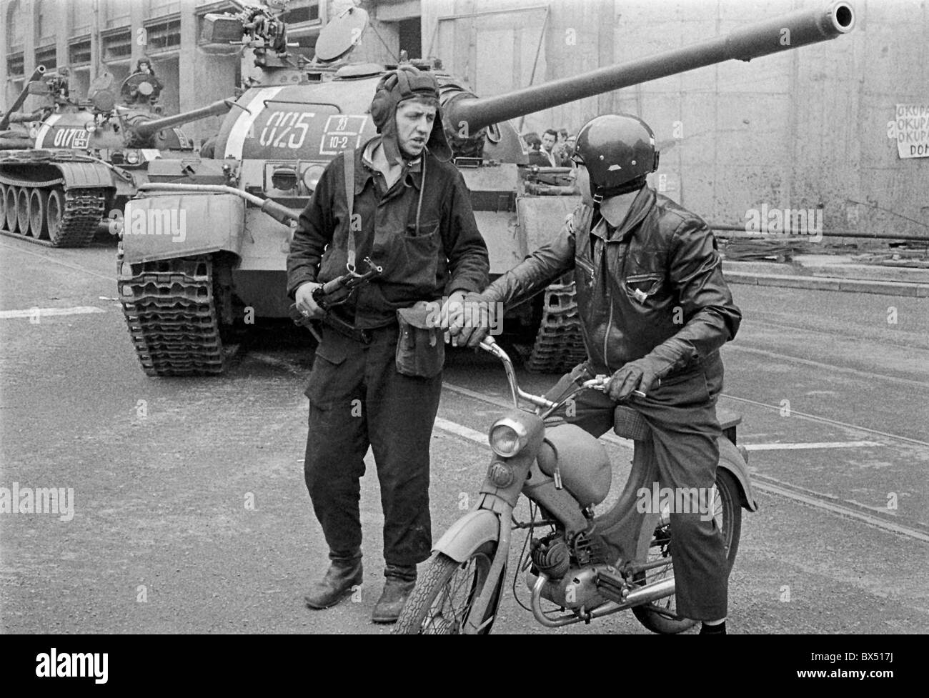 Submachine gun hi-res stock photography and images - Alamy