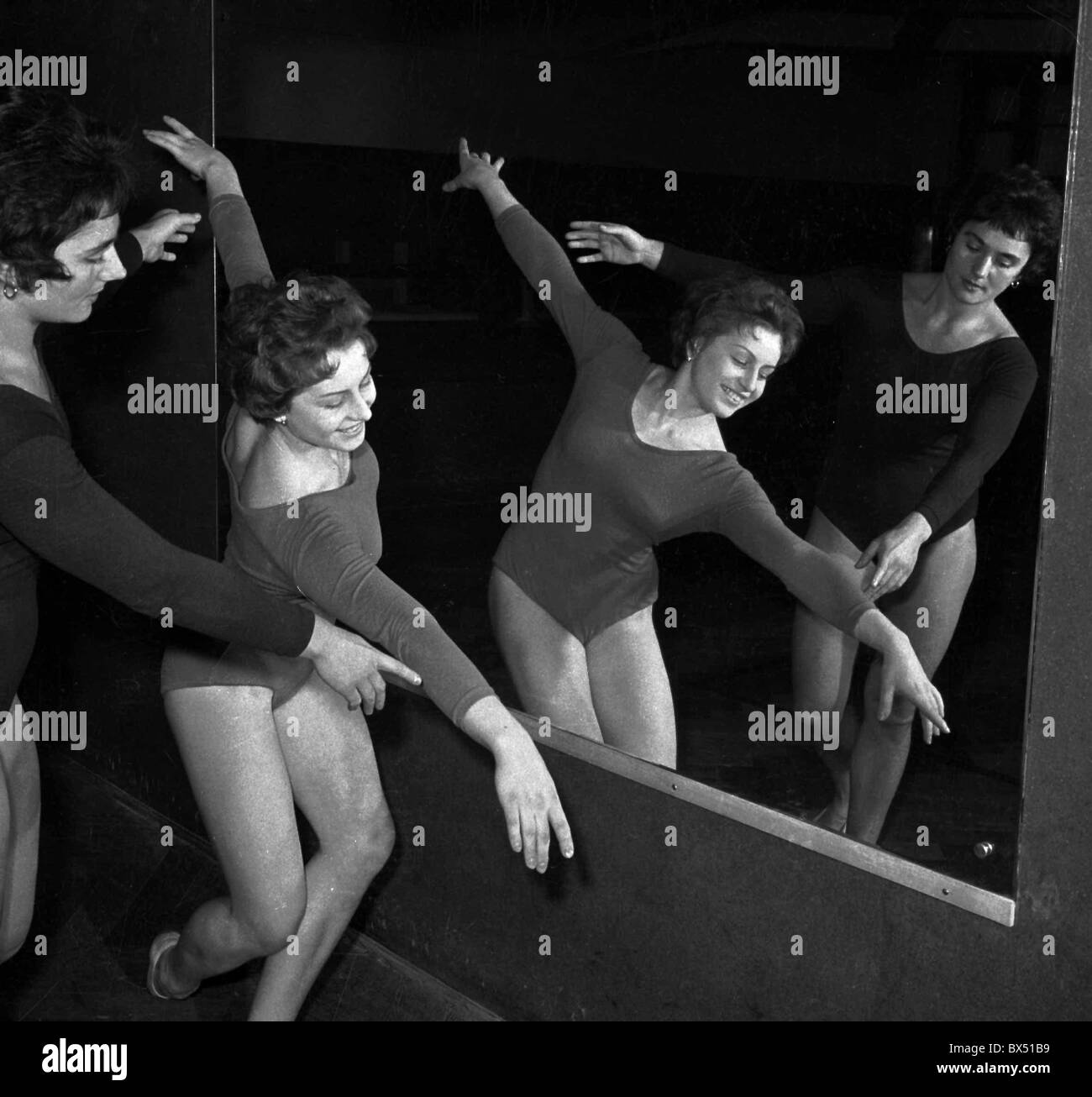 Vera Caslavska, Eva Bosakova, training, practise, mirror Stock Photo ...