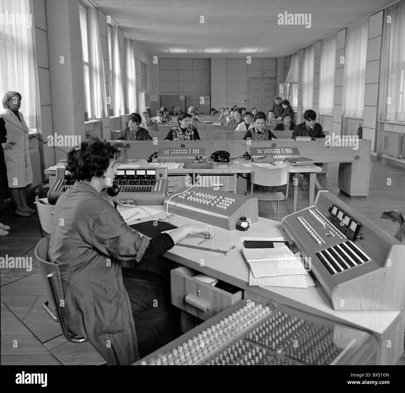 Telephone operators hi-res stock photography and images - Alamy