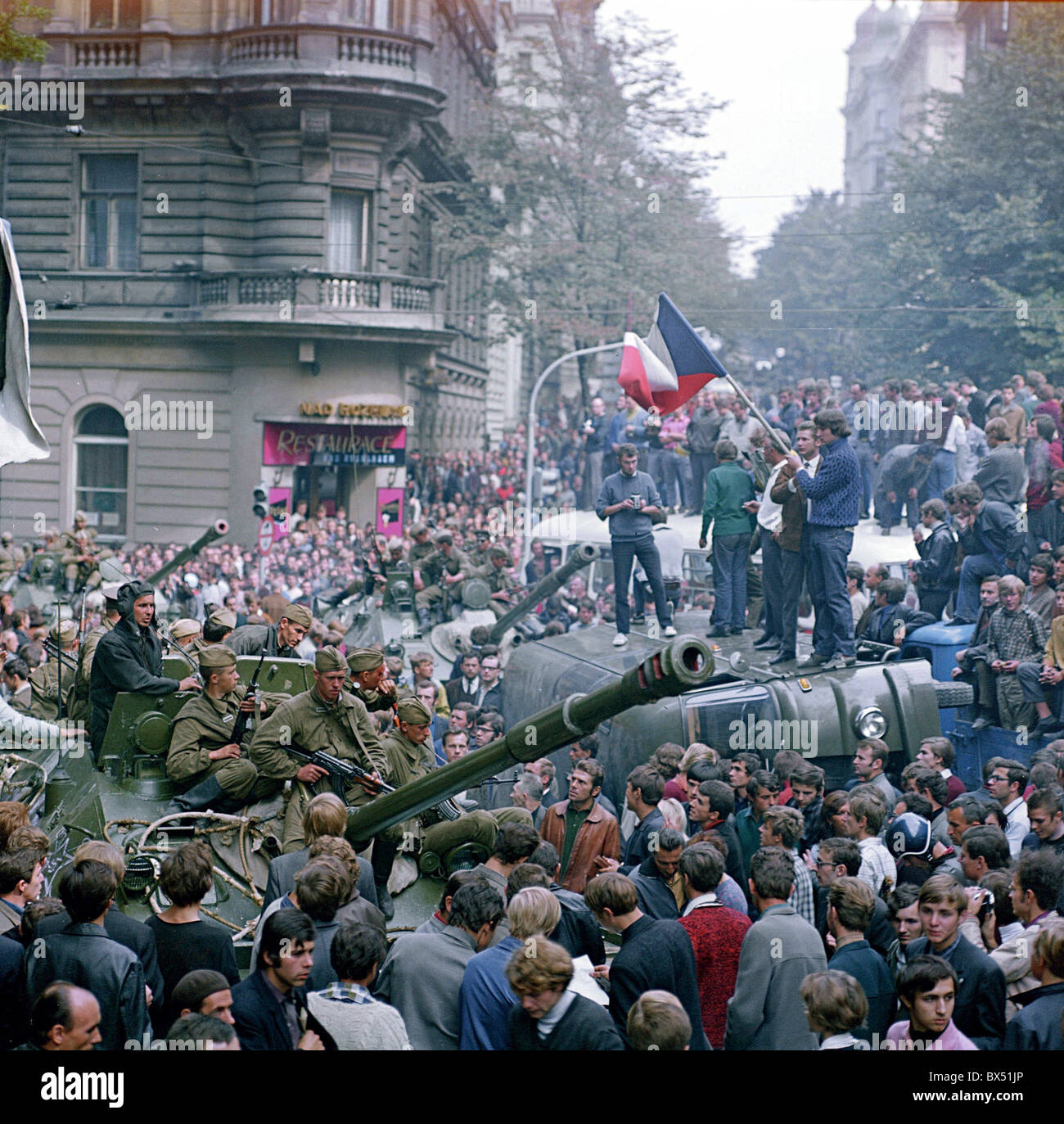 Soviet tanks czechoslovakia 1968 hi-res stock photography and images ...