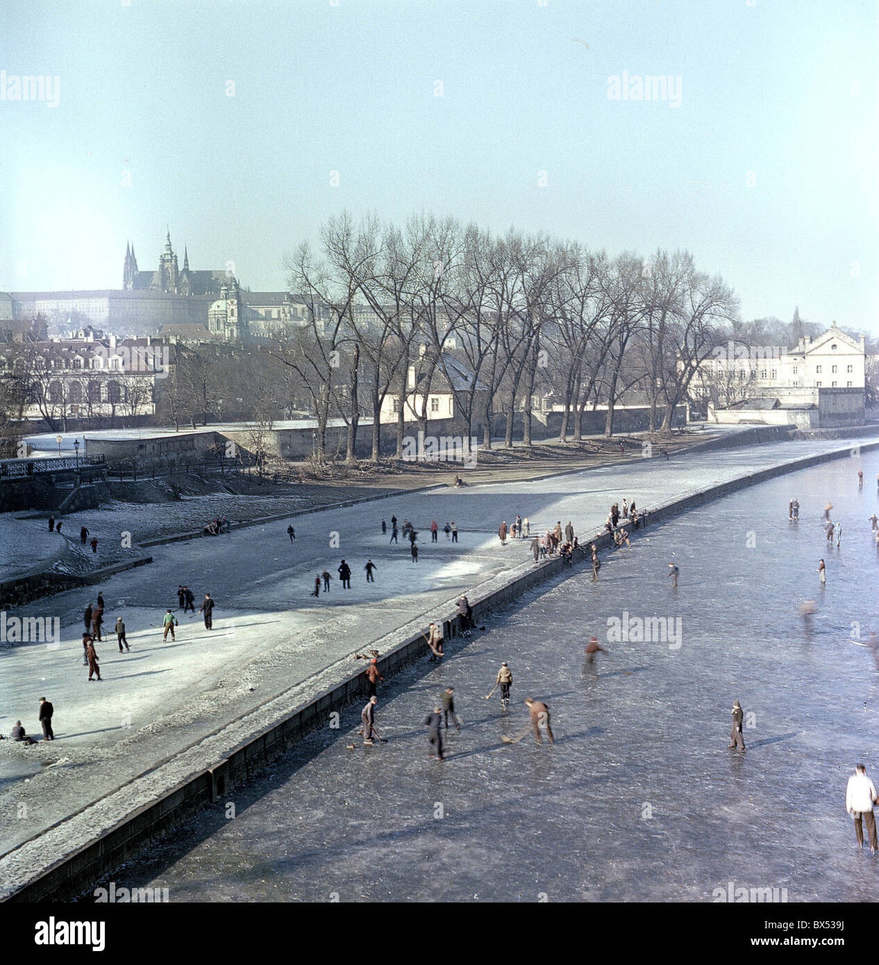 Vltava, ice skating, winter, Kampa, Prague Castle Stock Photo - Alamy