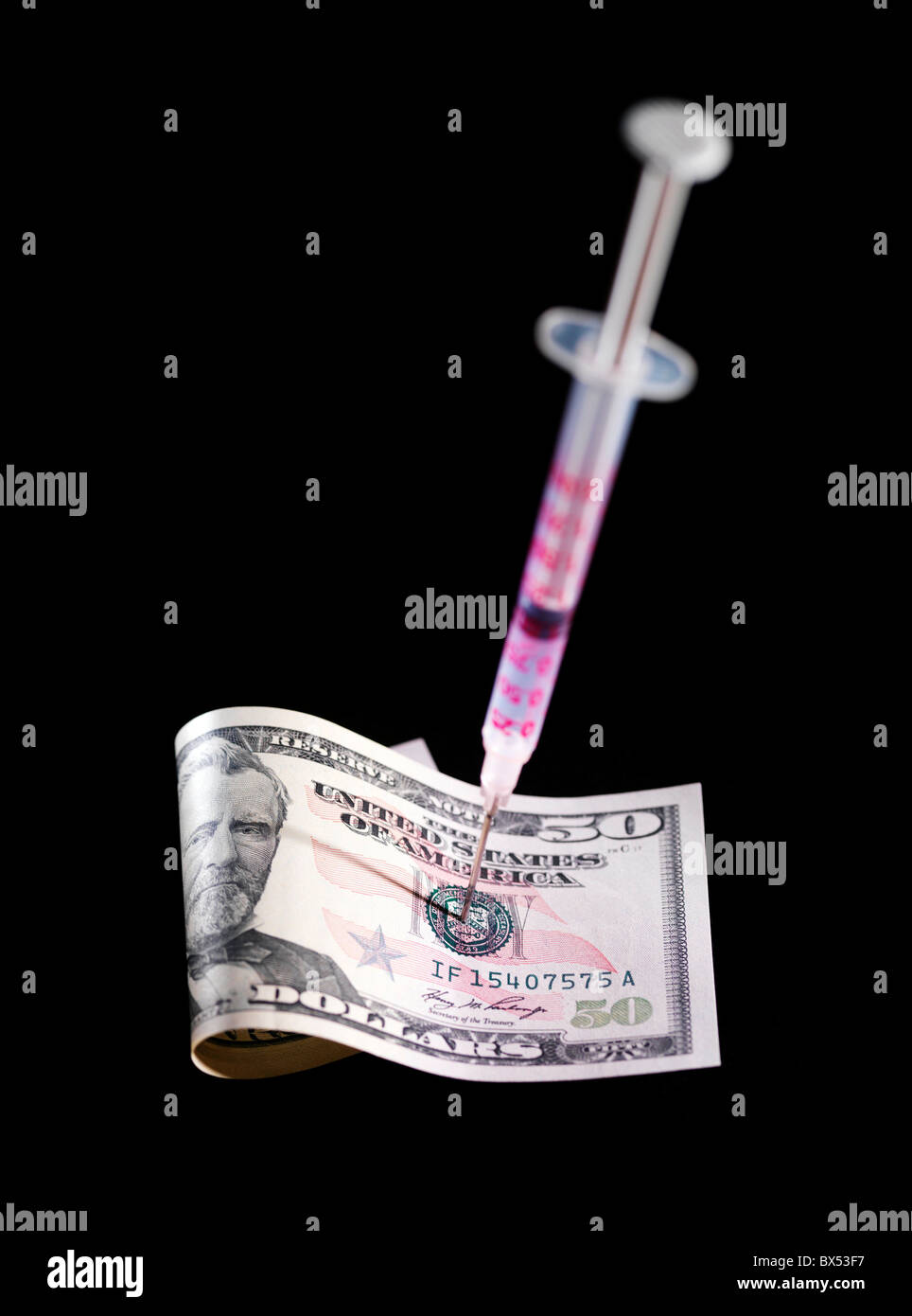 Syringe banknotes hi-res stock photography and images - Alamy