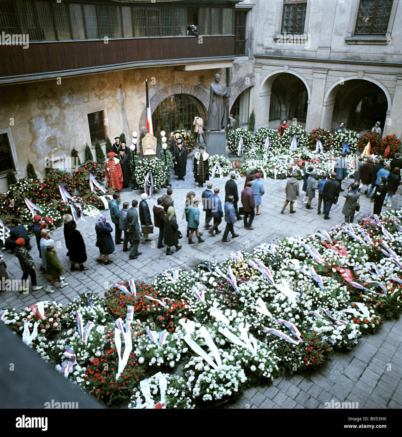 Jan Palach, coffin, funeral, last respects, Charles University ...