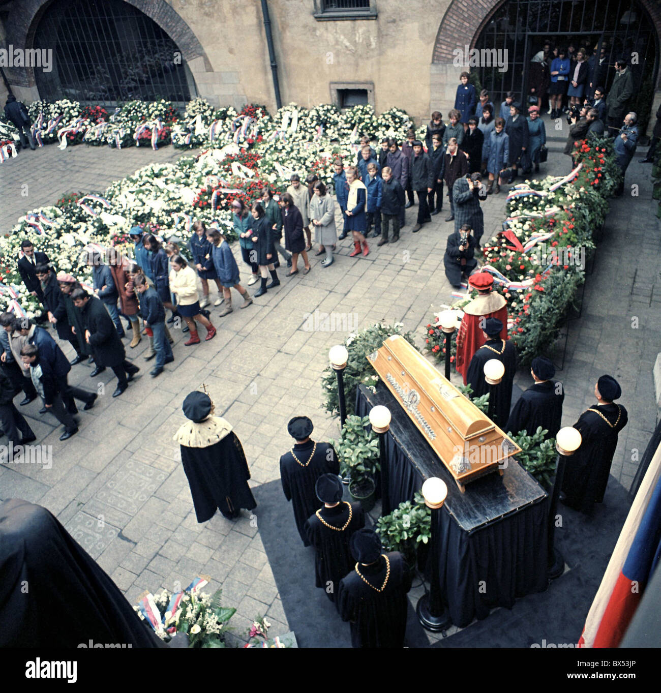Jan Palach, coffin, funeral, last respects, Charles University ...