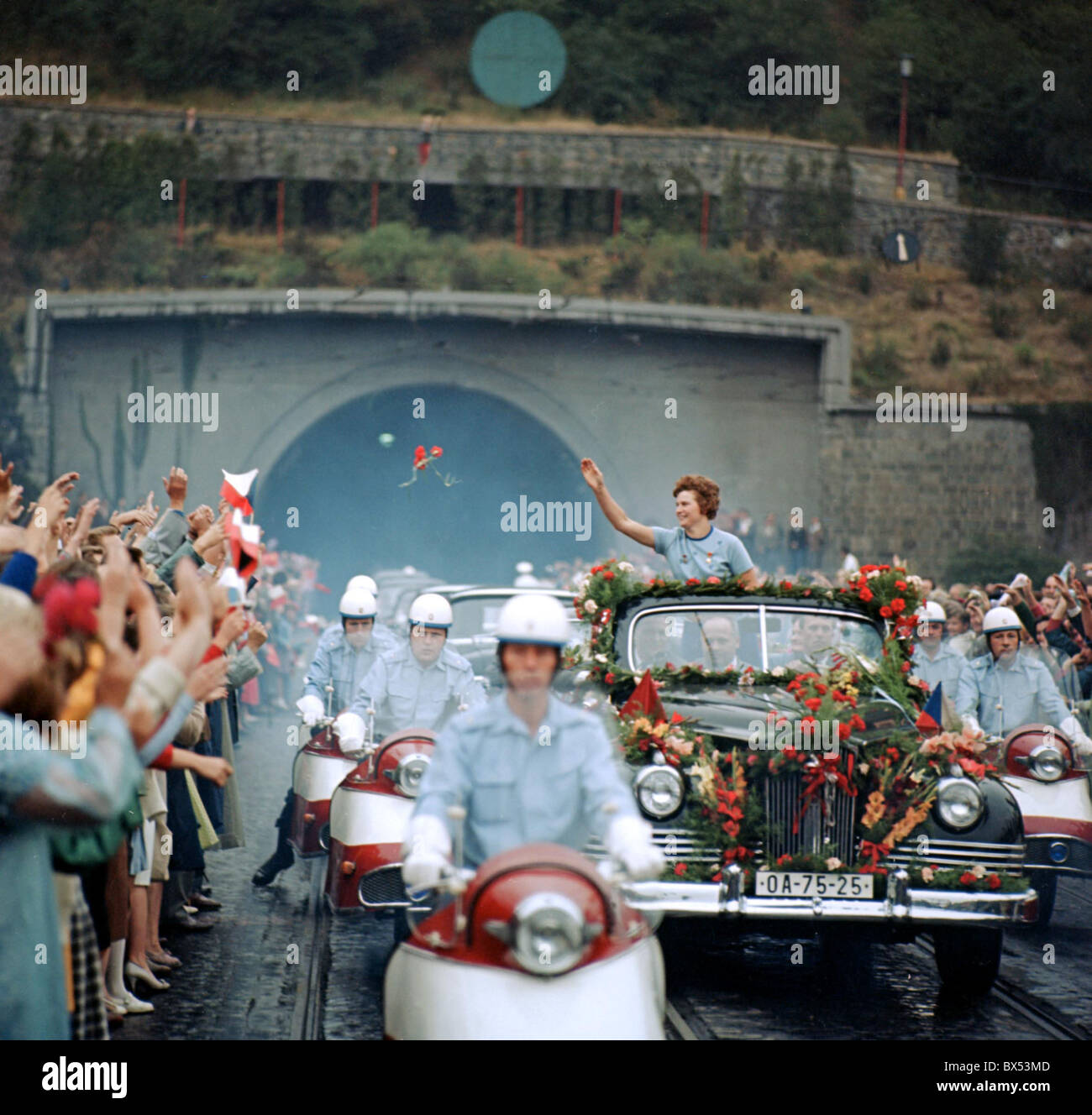 Visit cheering crowd hi-res stock photography and images - Alamy