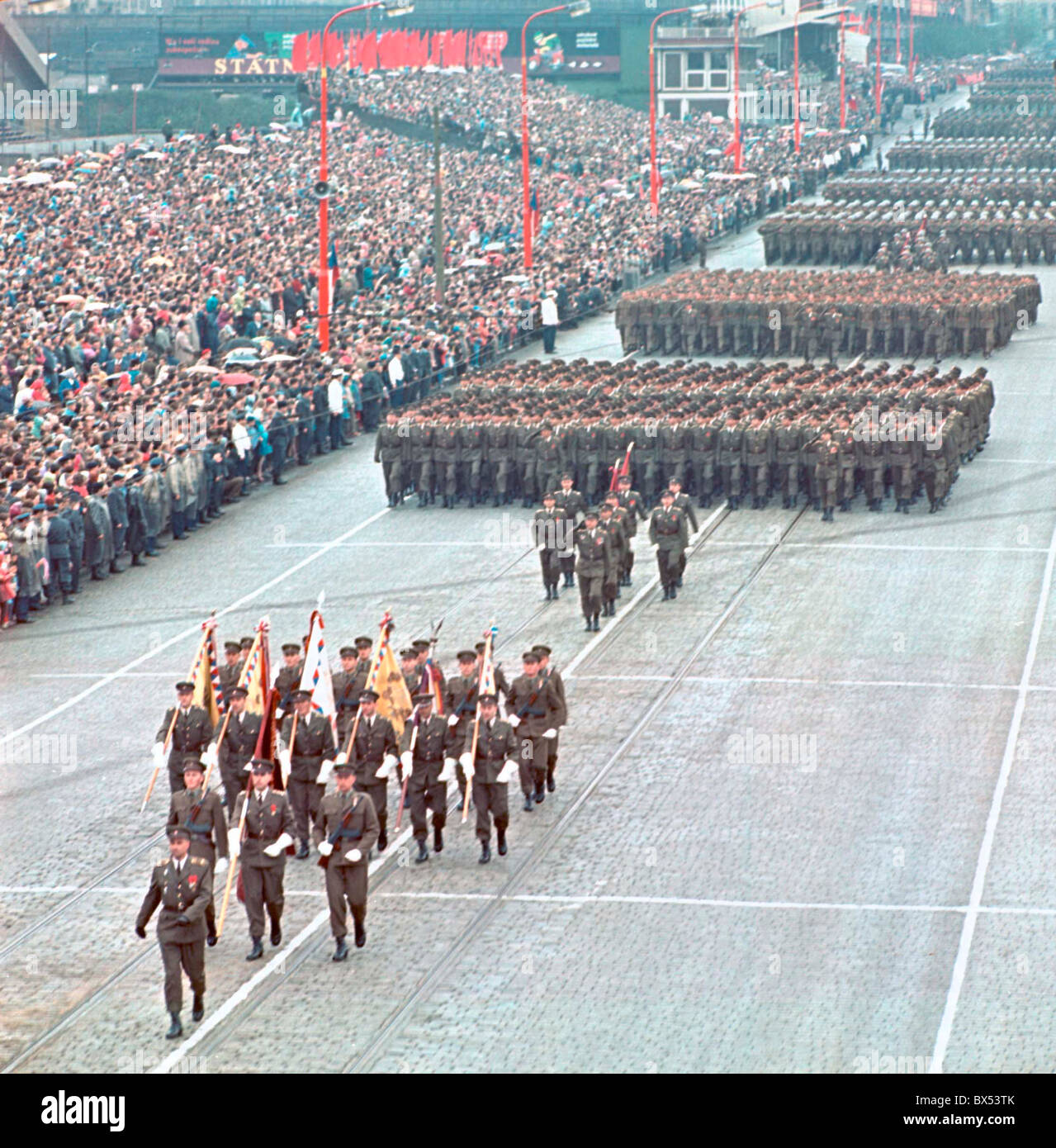 Military march hi-res stock photography and images - Alamy