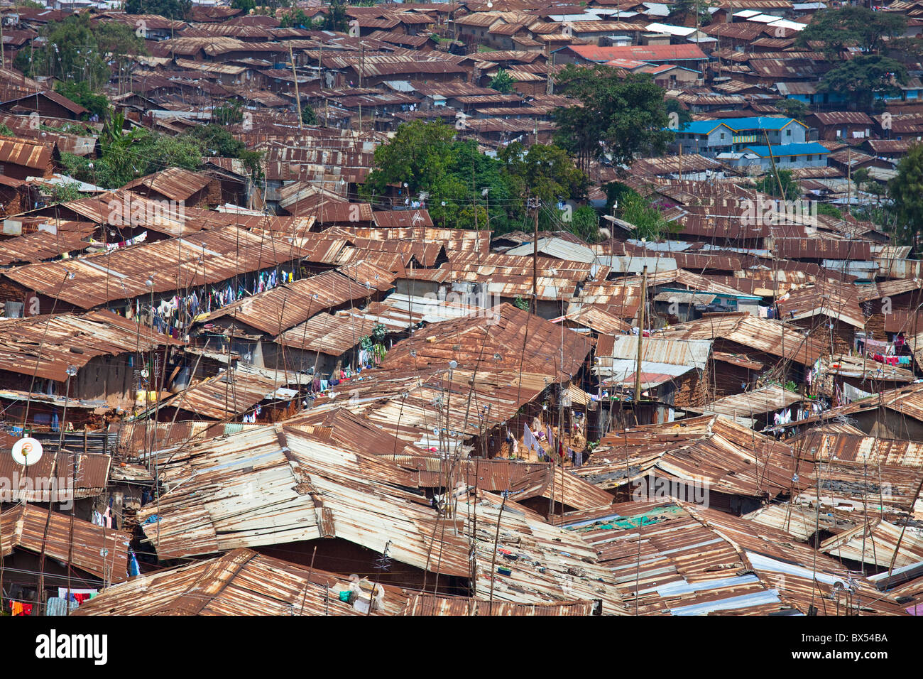 Slum homes hi-res stock photography and images - Alamy