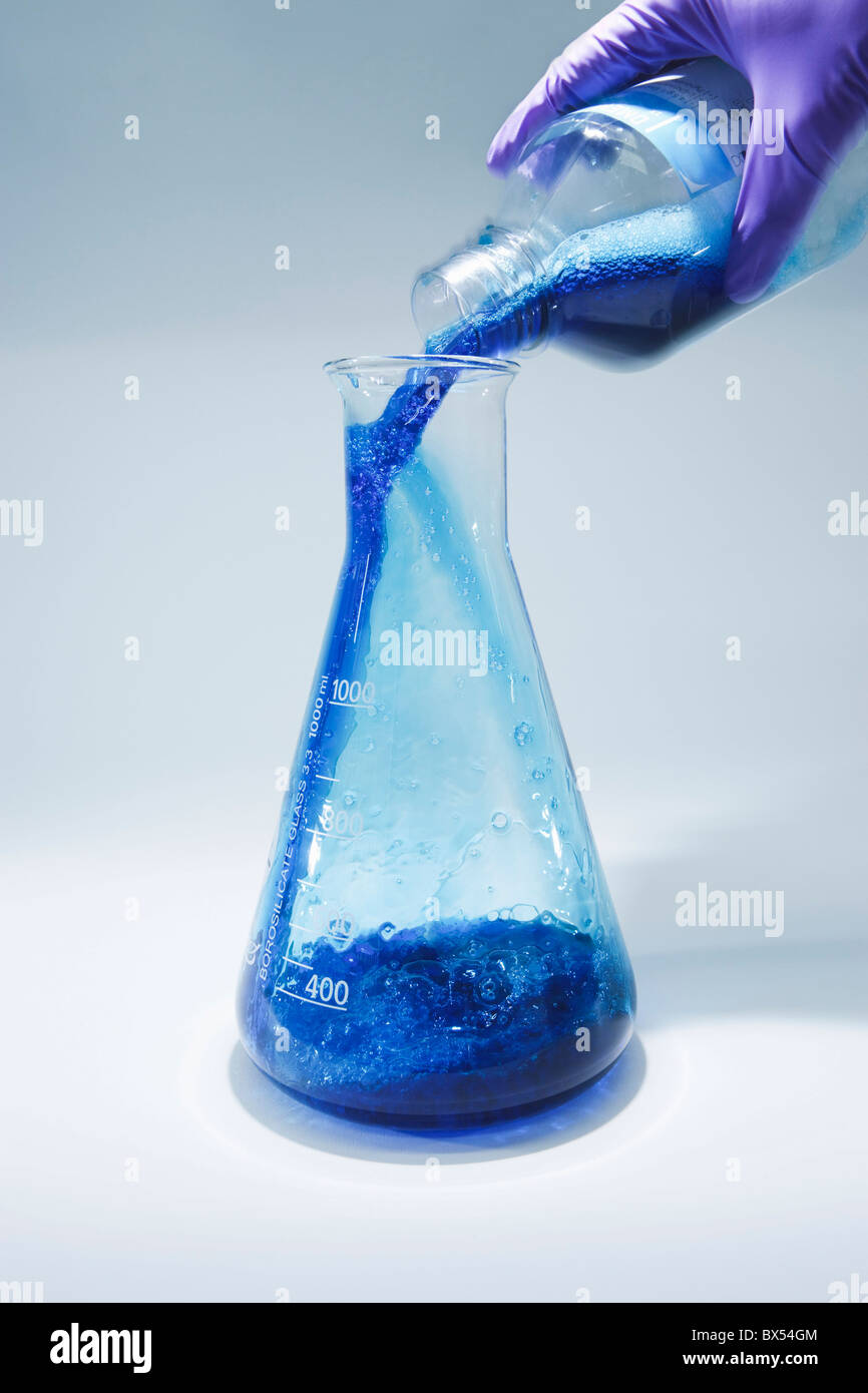 Conical flask hi-res stock photography and images - Alamy