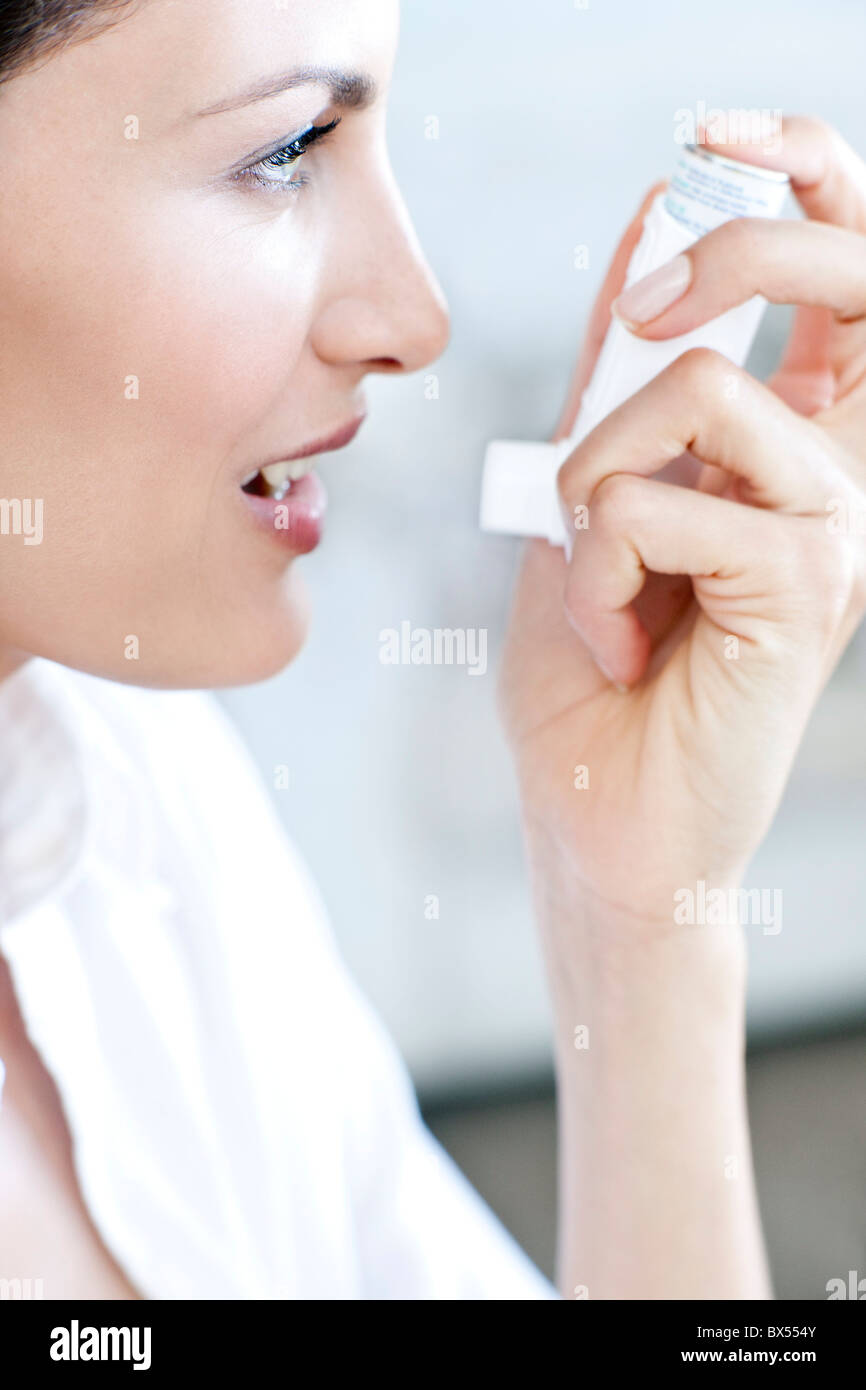 Asthma inhaler hi-res stock photography and images - Alamy