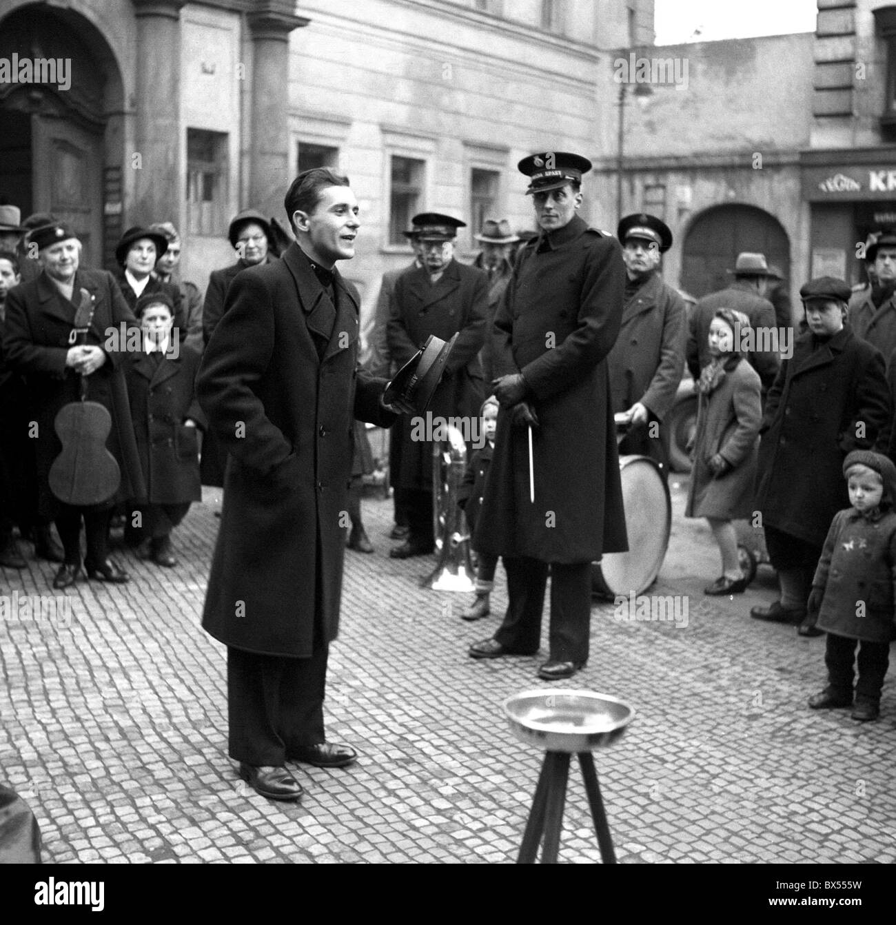 Vintage salvation army hi-res stock photography and images - Alamy