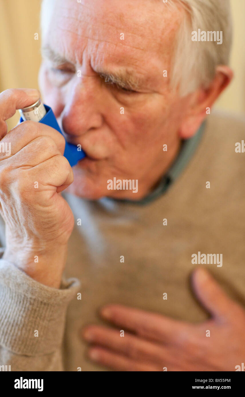 Asthma inhaler hi-res stock photography and images - Alamy