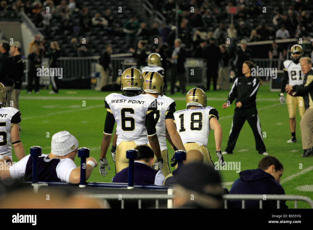 Army college football players practice before game against Notre Dame ...