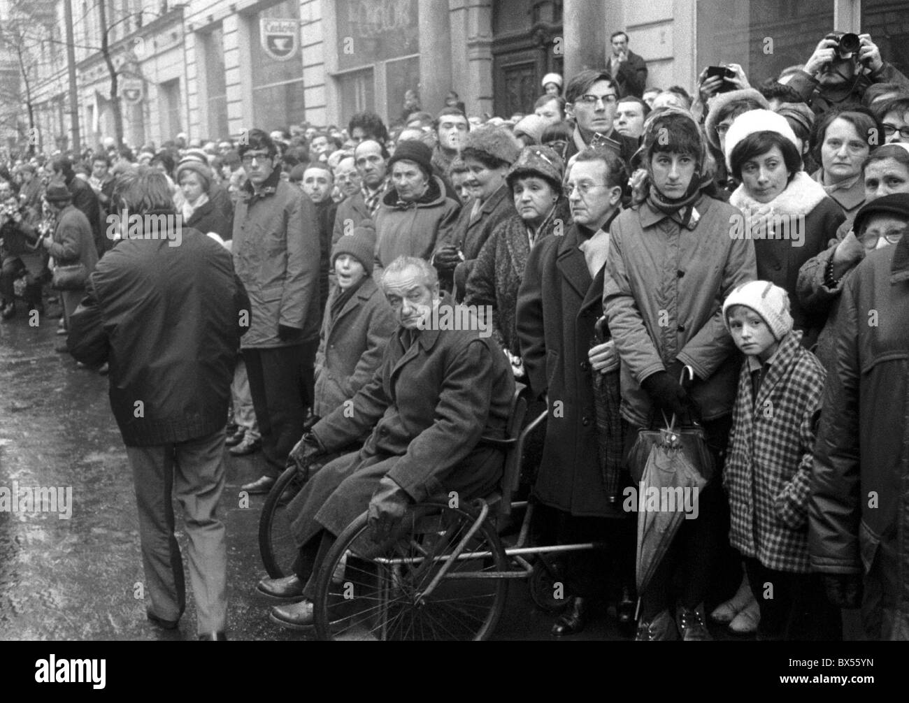 Major funeral procession hi-res stock photography and images - Alamy