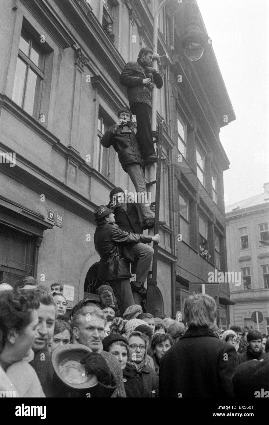Jan Palach, funeral, procession, flags, Old Town Square Stock Photo - Alamy
