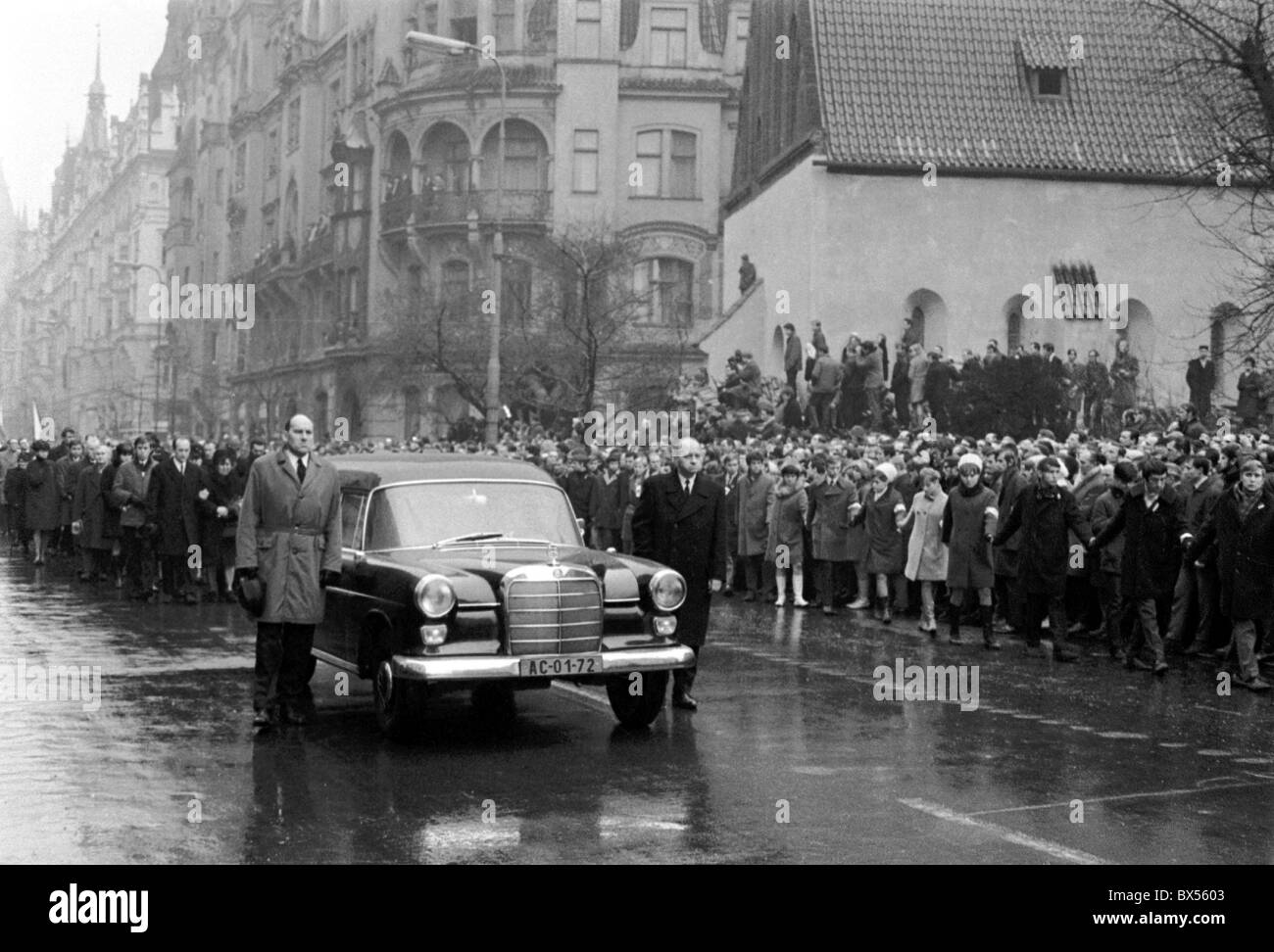 Jan Palach, funeral procession, hearse, Prague Stock Photo - Alamy