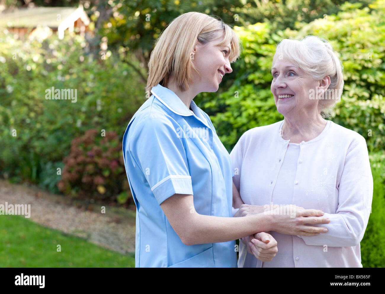 Nurse on a home visit Stock Photo - Alamy