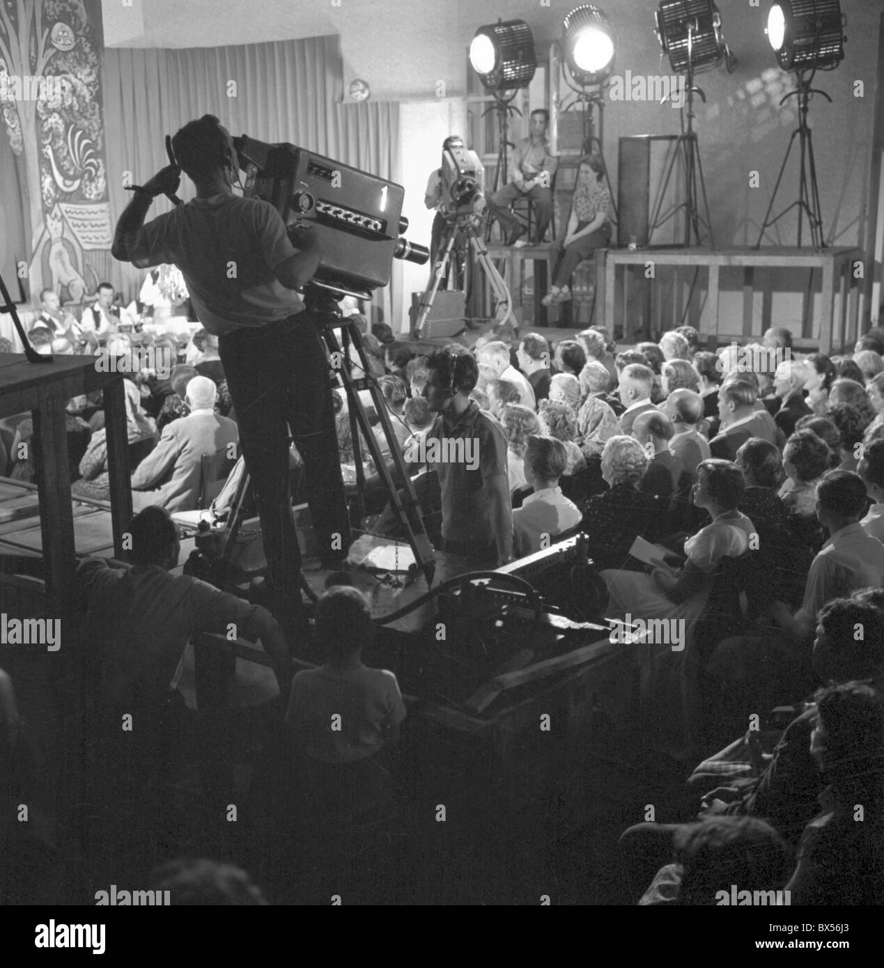 First live tv broadcast hi-res stock photography and images - Alamy