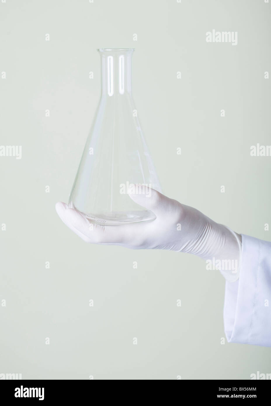 Hand holding conical flask hi-res stock photography and images - Alamy