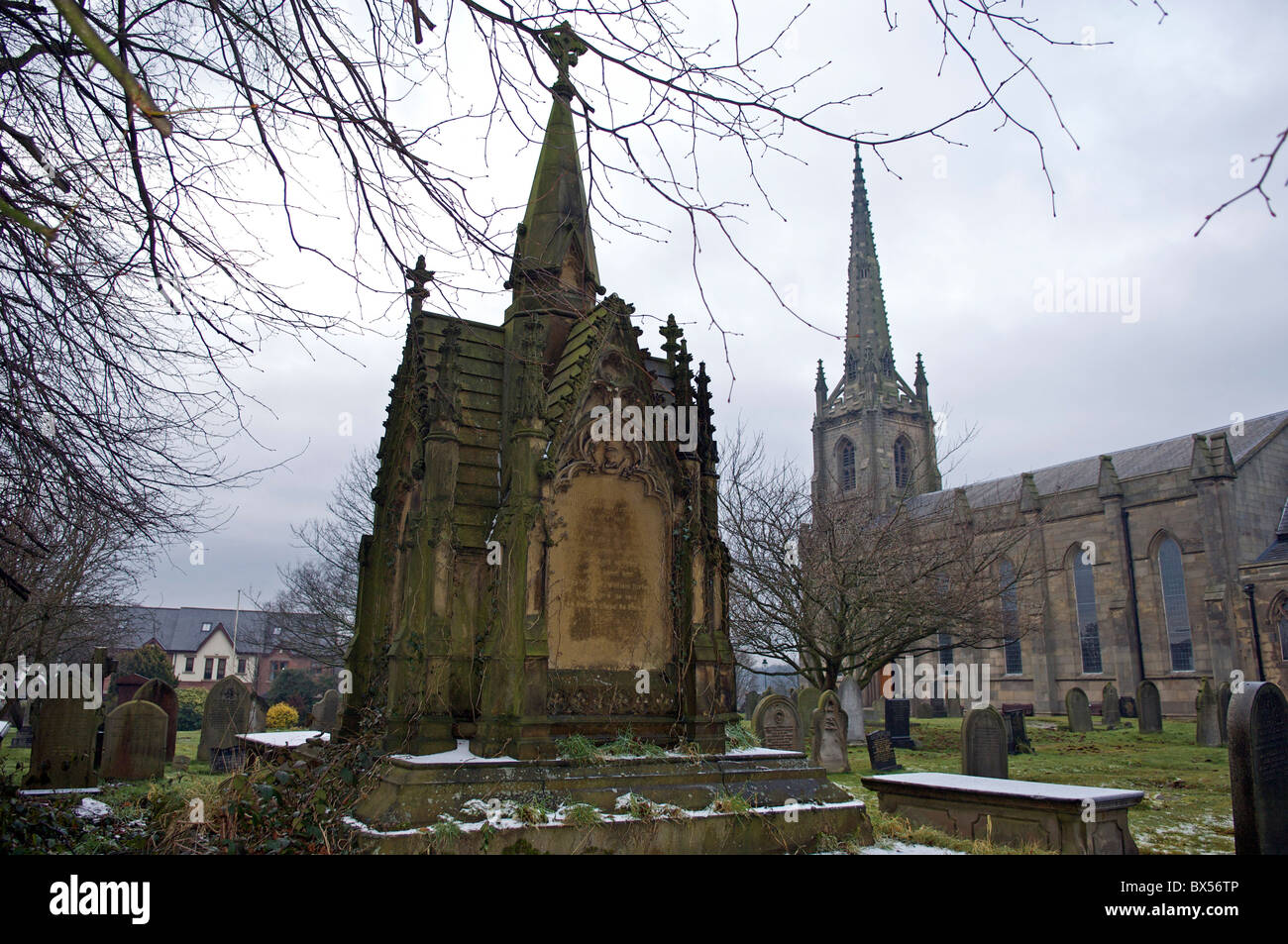 Victorian monument in churchyard Stock Photo - Alamy