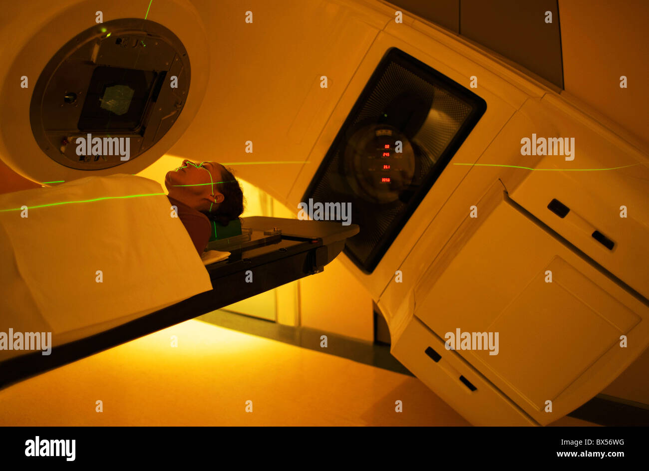 Radiotherapy Treatment Stock Photos & Radiotherapy Treatment Stock ...