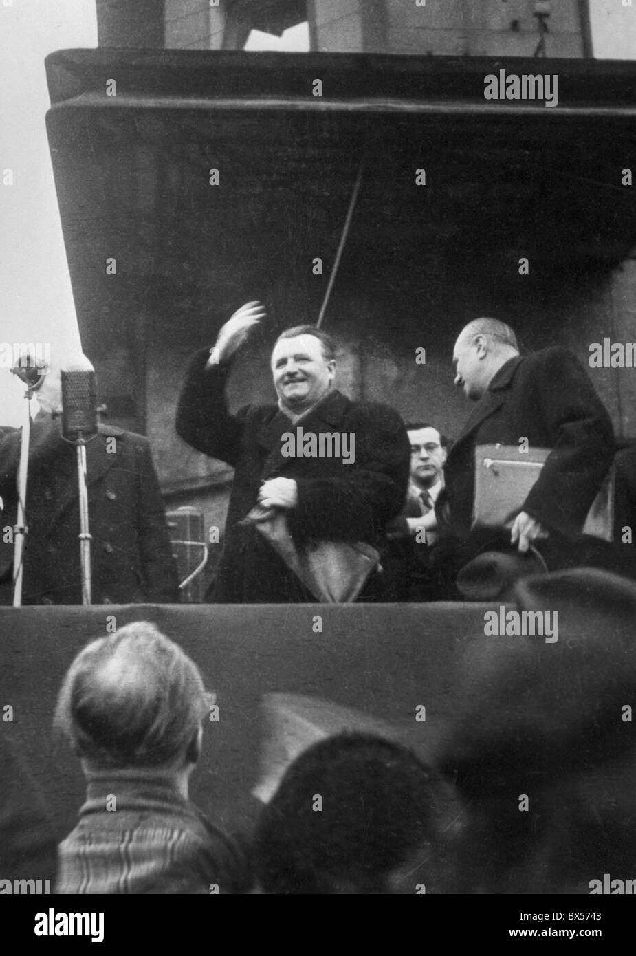 Crowd armed Black and White Stock Photos & Images - Alamy