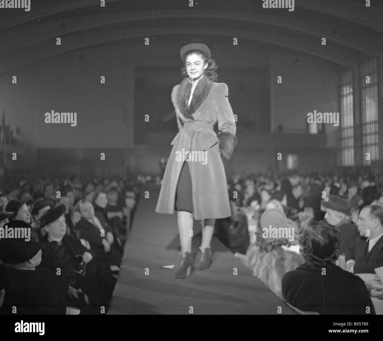 Show model Black and White Stock Photos & Images - Alamy