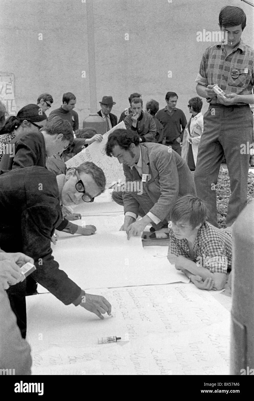 Posters with protest Black and White Stock Photos & Images - Alamy