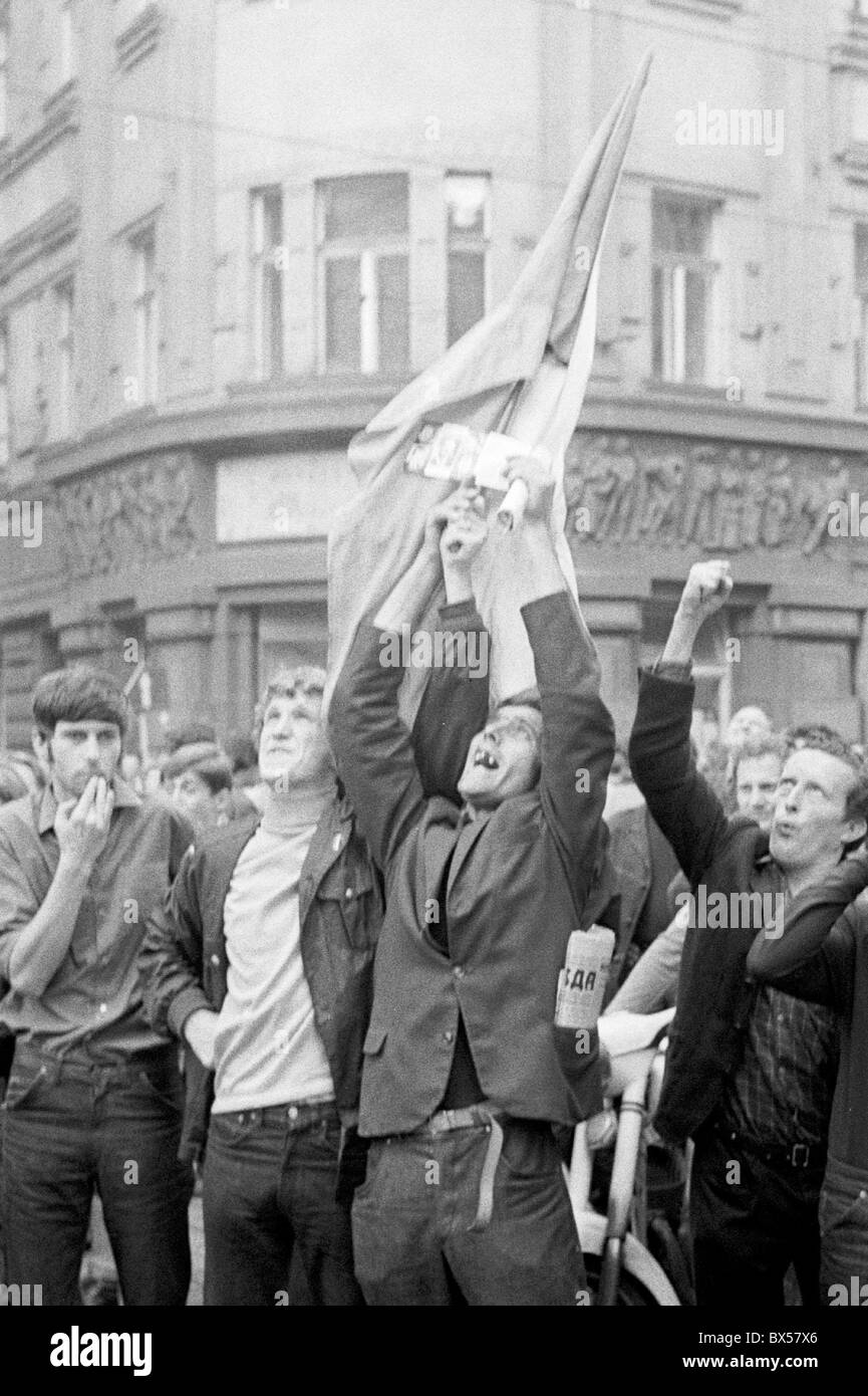 protest, protesters, national flag Stock Photo - Alamy