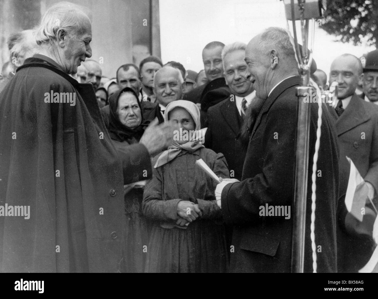 Czechoslovakia 1936 President Edvard Benes is greeted by Slovak ...