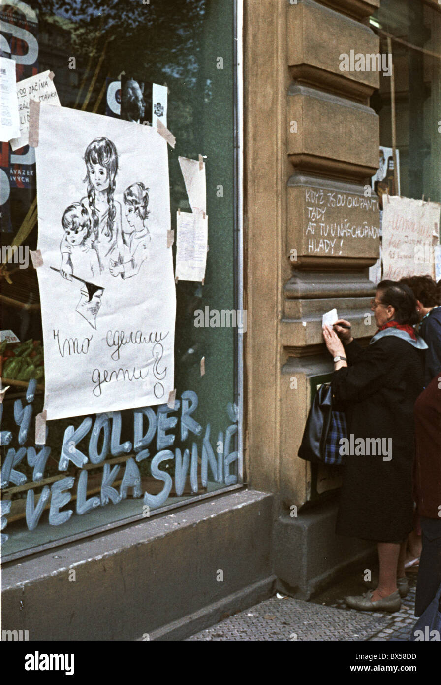 posters, signs, leaflets, information, news, protest Stock Photo - Alamy