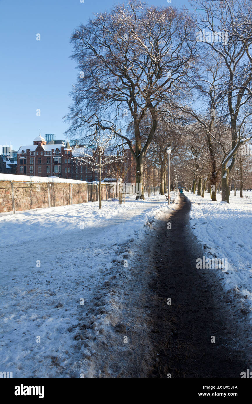 Edinburgh the meadows snow hi-res stock photography and images - Alamy