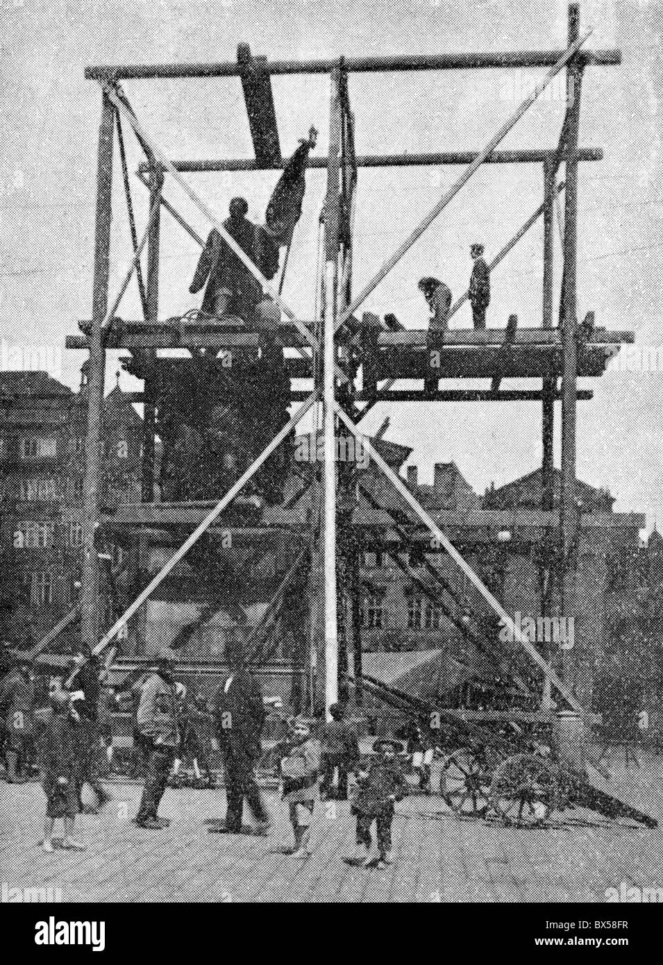 Memorial in old town Black and White Stock Photos & Images - Alamy