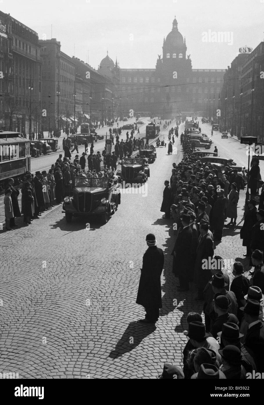 Prague 1938, motorized units during Czechoslovakia' s defence readiness ...