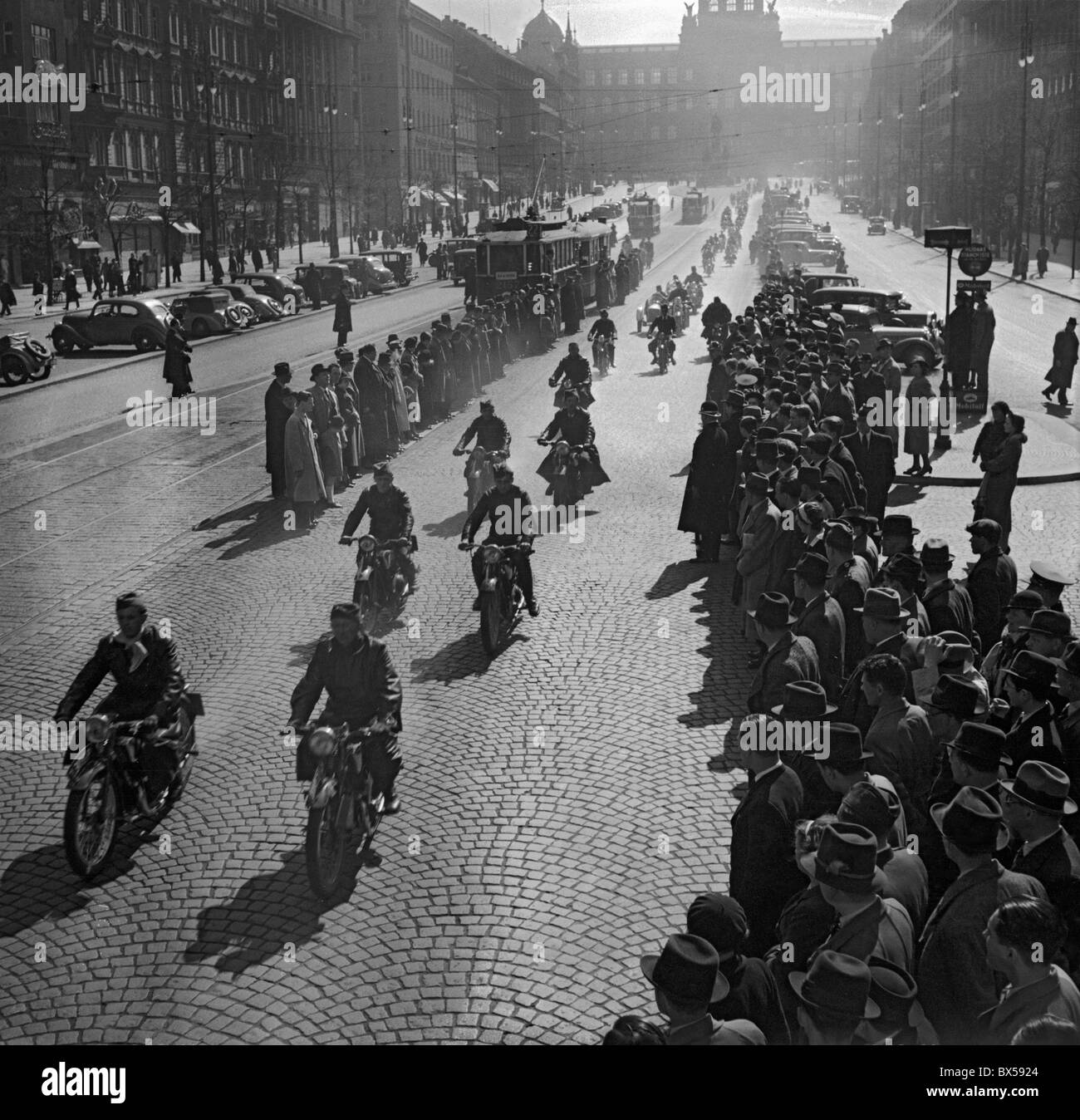 Prague 1938, motorized units during Czechoslovakia' s defence readiness ...