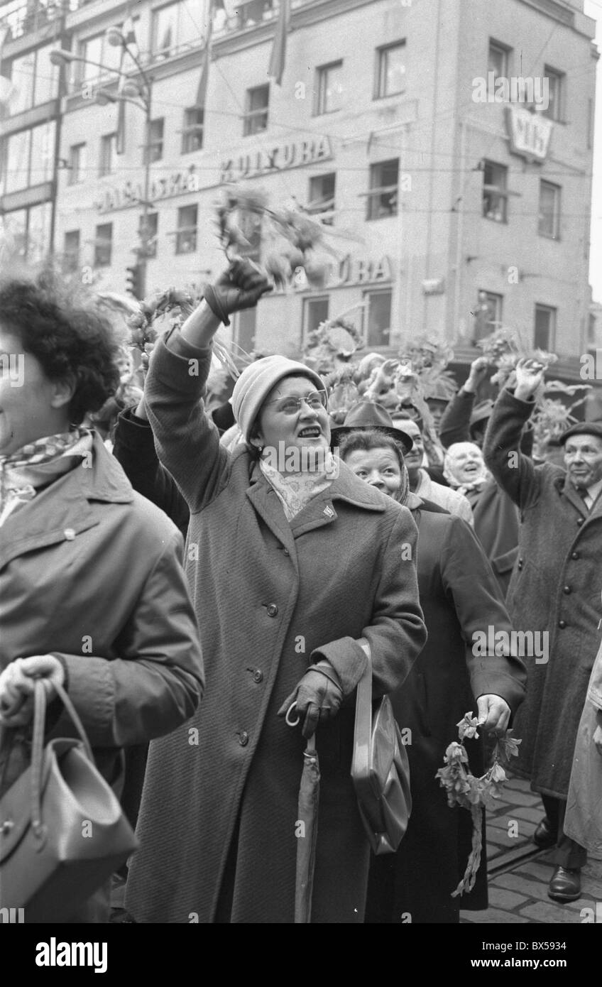 Enthousiastic crowd wave at Communist dignitaries during May Day ...