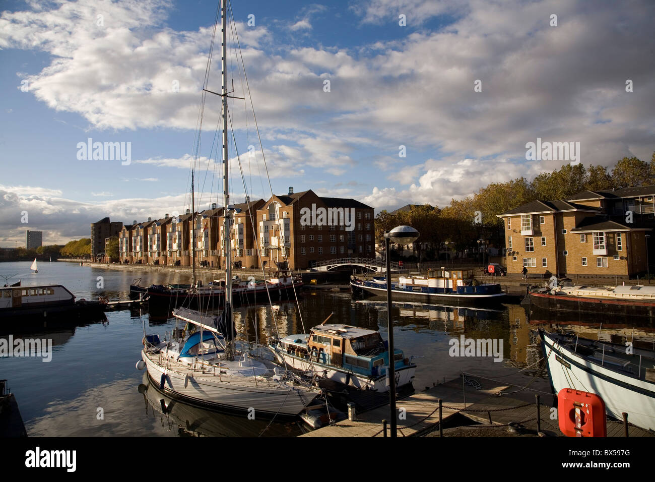 Surrey quays hi-res stock photography and images - Alamy