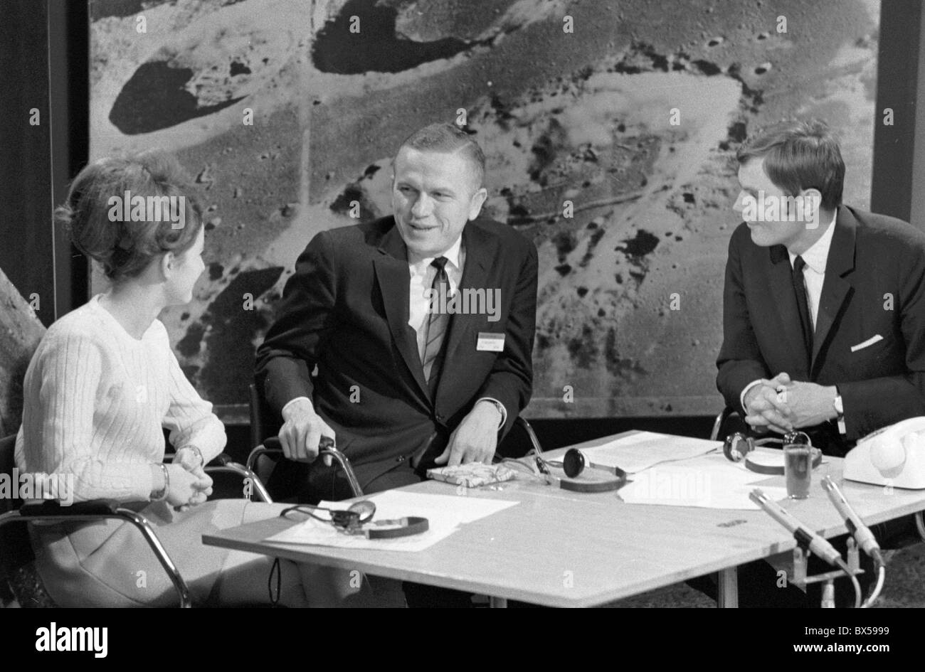 The first nasa mission to fly around the moon hi-res stock photography ...