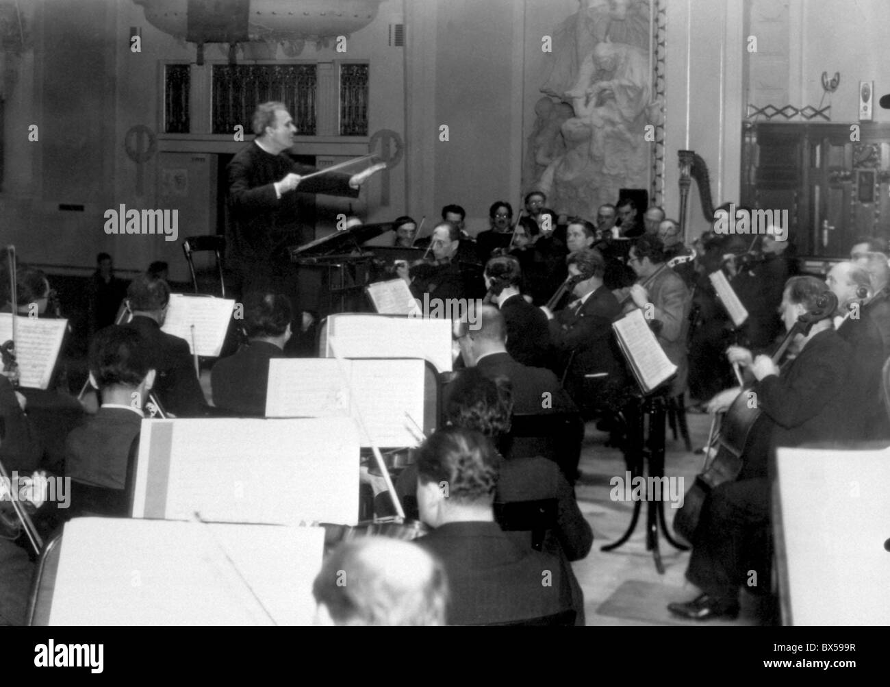 German conductor bruno walter during rehearsal at hi-res stock ...