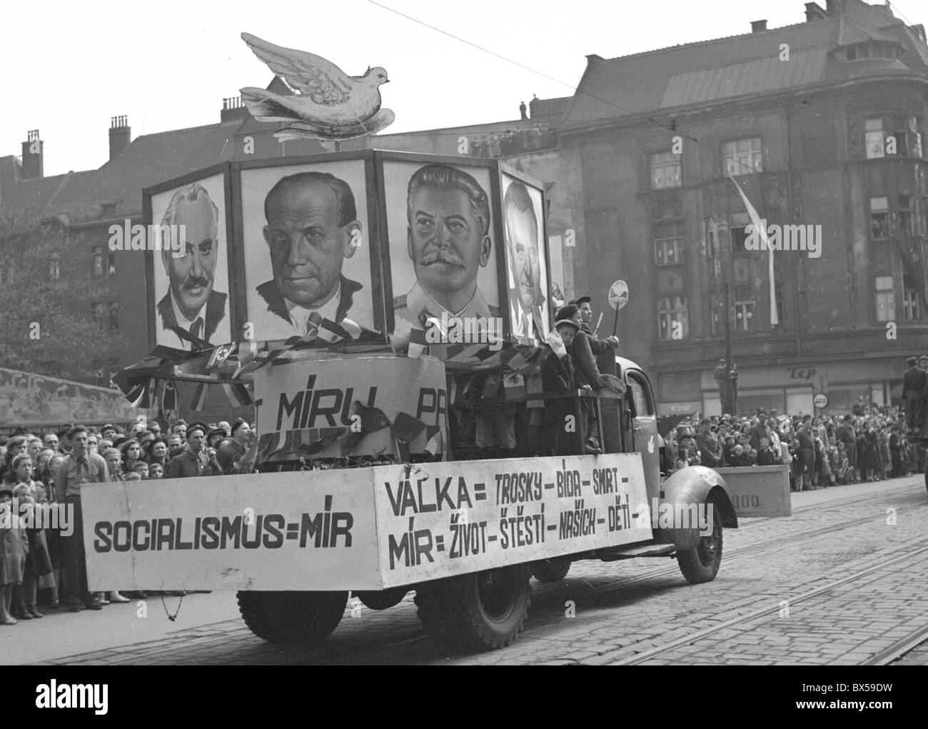 Stalin propaganda hi-res stock photography and images - Alamy