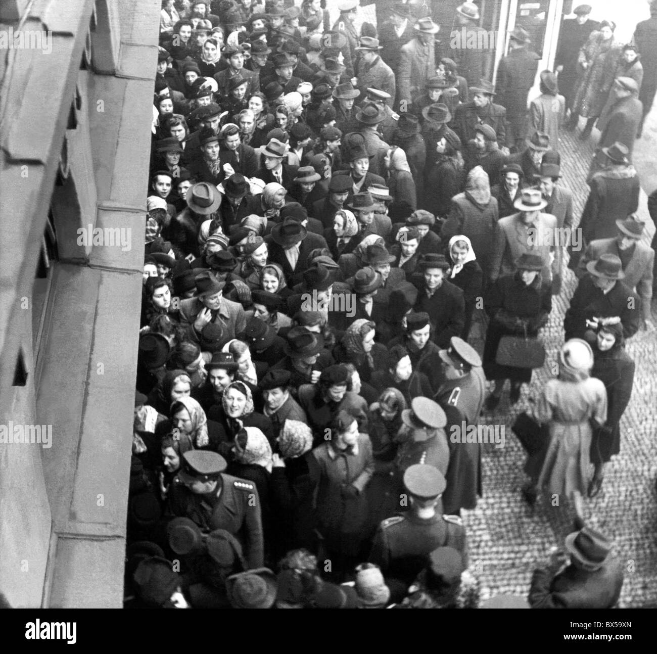 Czechoslovakia 1948. Crowds of shoppers wait in line for textile goods ...