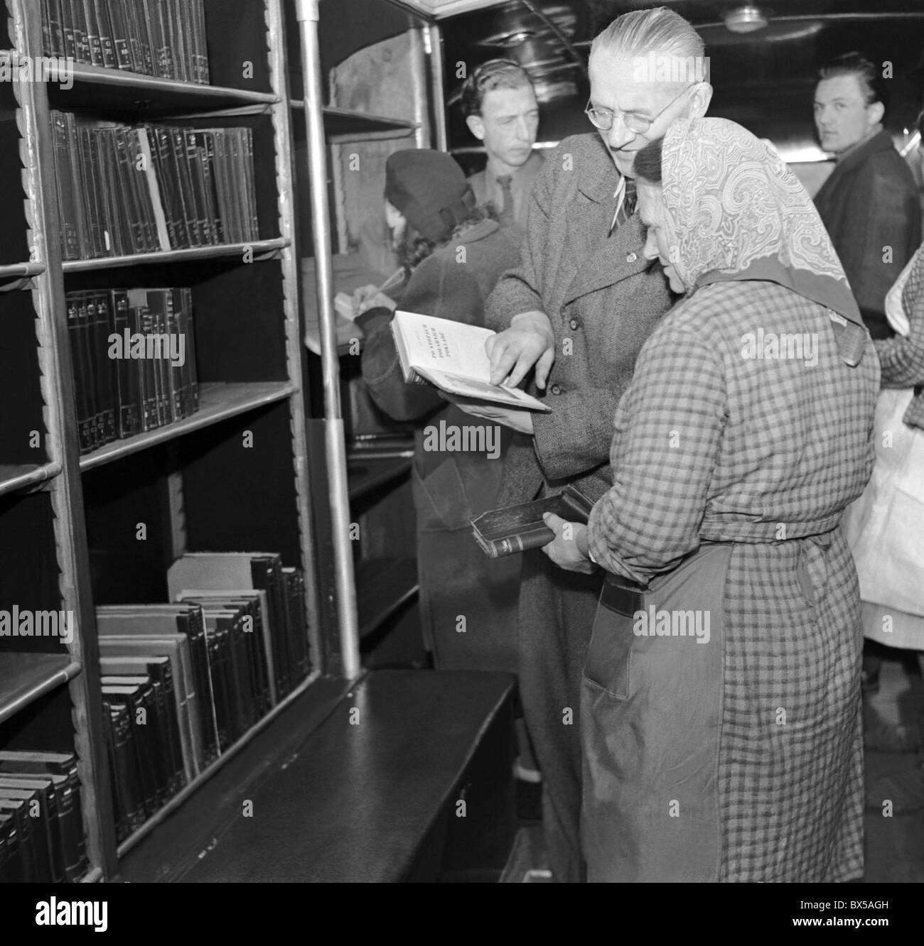 Vintage mobile library hi-res stock photography and images - Alamy
