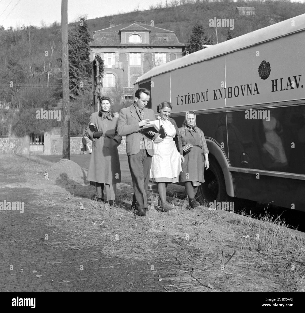 Vintage mobile library hi-res stock photography and images - Alamy