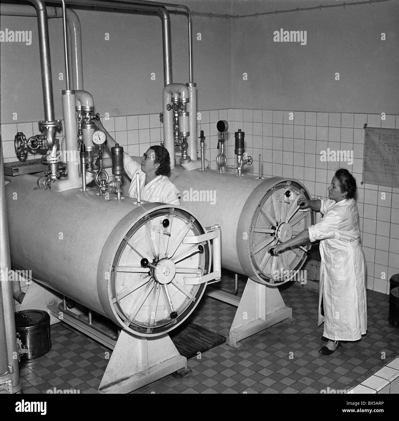 Penicillin Production High Resolution Stock Photography and Images - Alamy