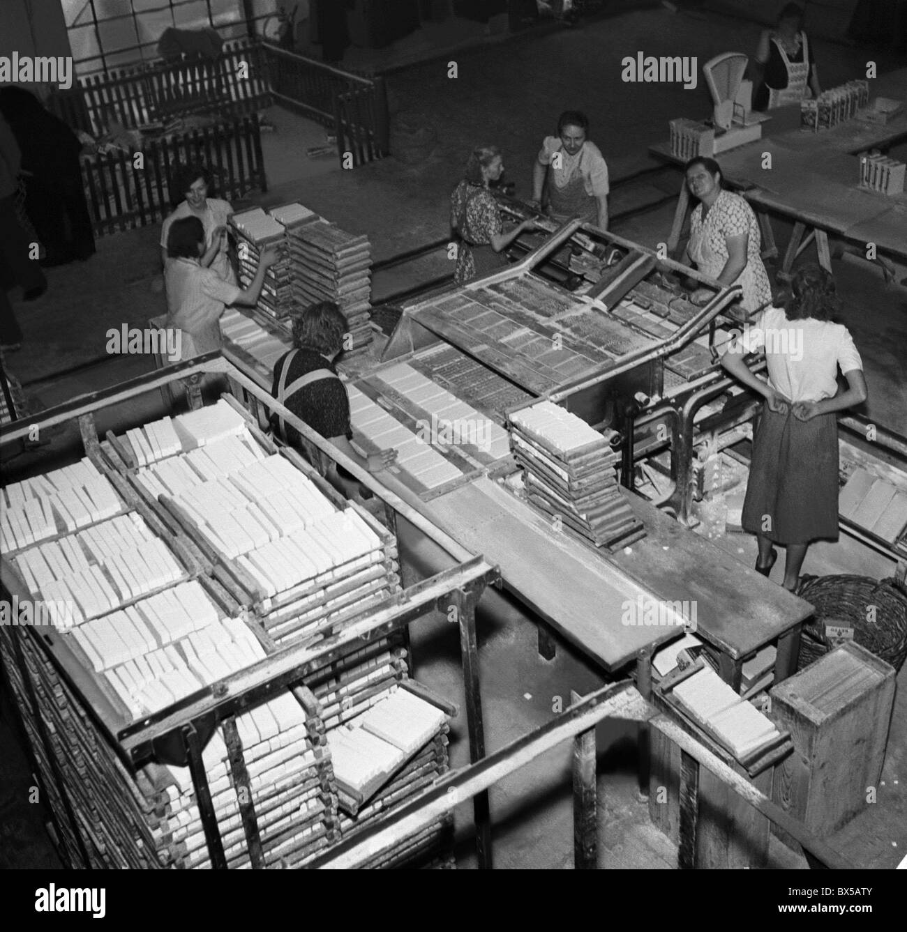 Refined sugar factory with workers hi-res stock photography and images ...