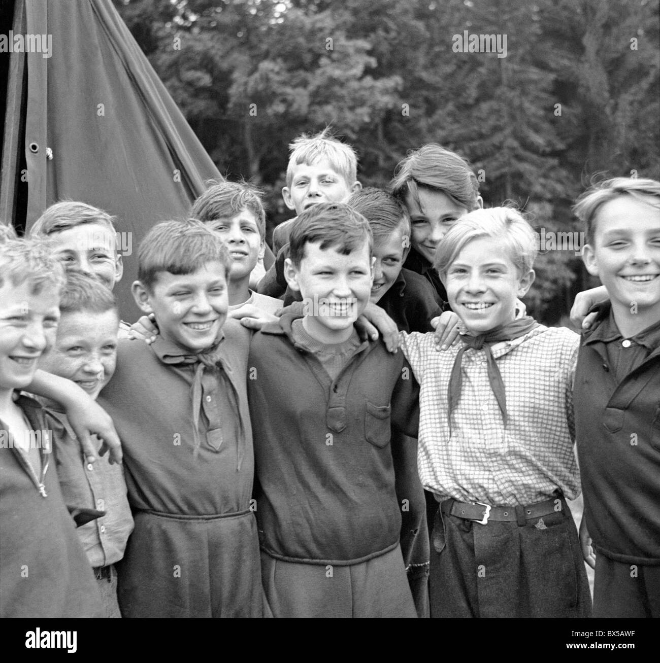 Camp pioneers hi-res stock photography and images - Alamy