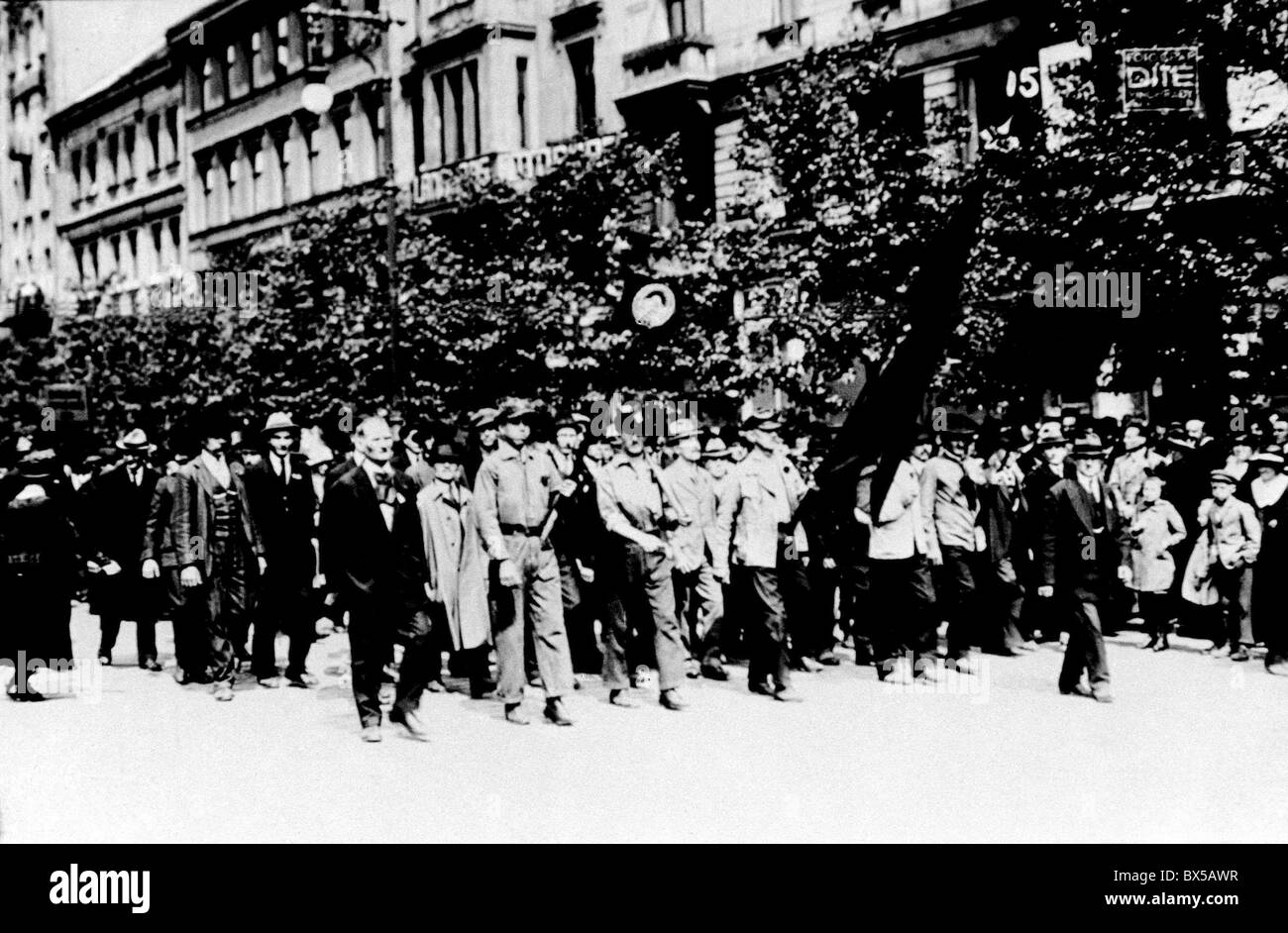 1921 May Day parade led by Communist Party of Czechoslovakia Stock ...